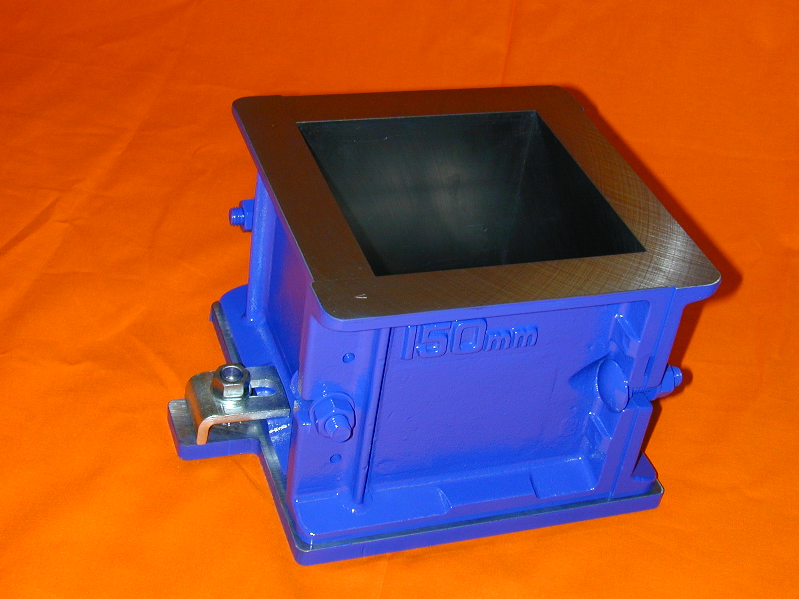 150mm 4 PART CUBE MOULD - Capco - Castle Broom Engineering Ltd