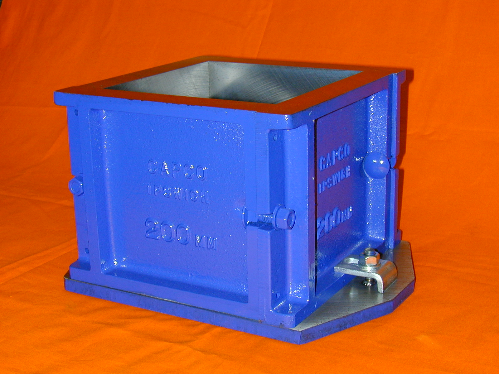 100mm 4 PART CUBE MOULD - Capco - Castle Broom Engineering Ltd